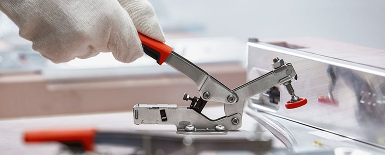 Schnellspanner mit selbsteinstellender Spannweite | BESSEY – BESSEY